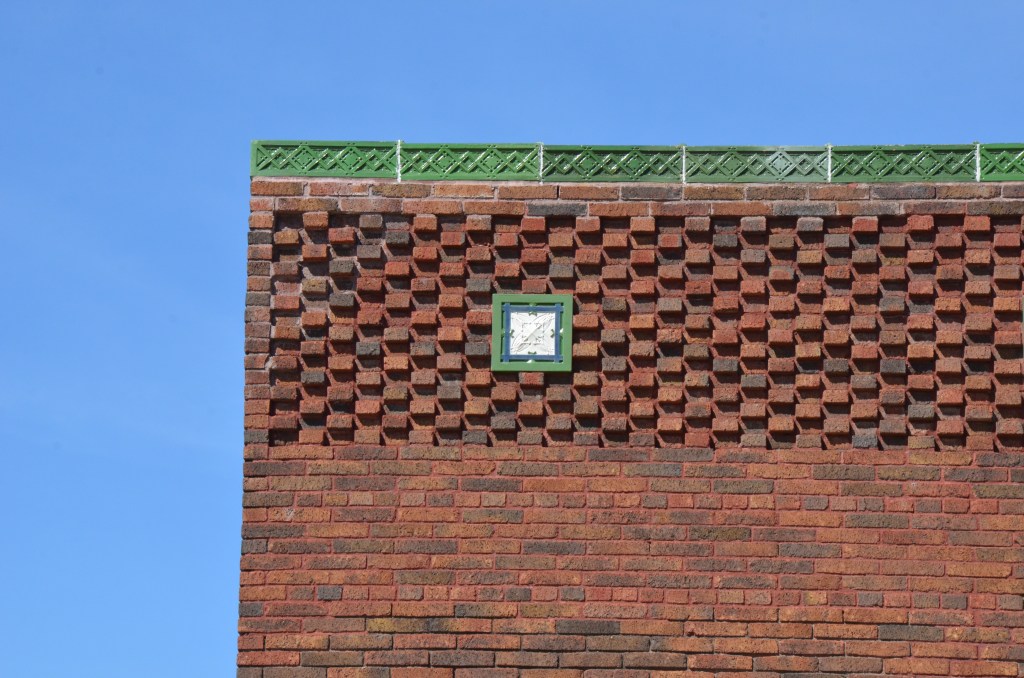 Chasing Louis Sullivan Banks – Cruzn For Sights